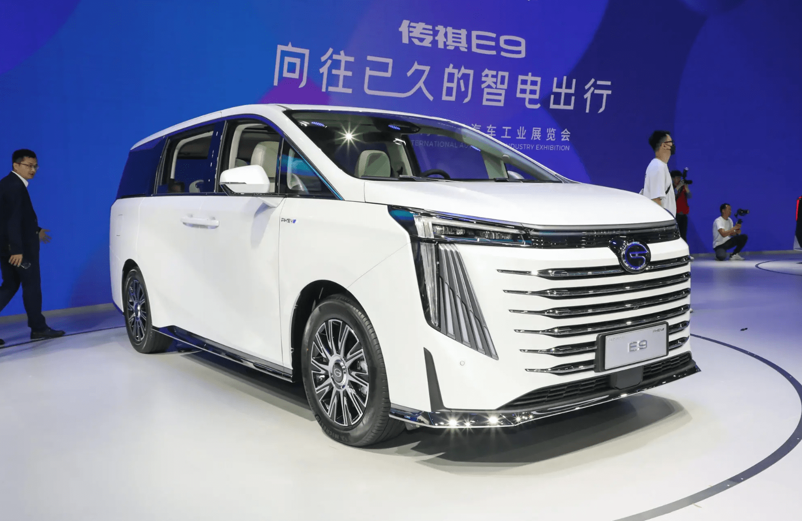 高端商务车预售！比GL8还豪华，2.0T插混，更大更便宜_搜狐汽车_搜狐网