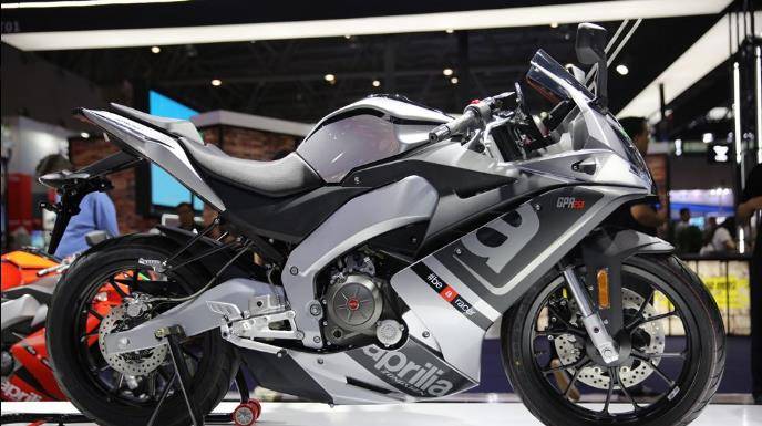 阿普利亚GPR150升级款国内首次亮相，249cc水冷单缸_搜狐汽车_搜狐网