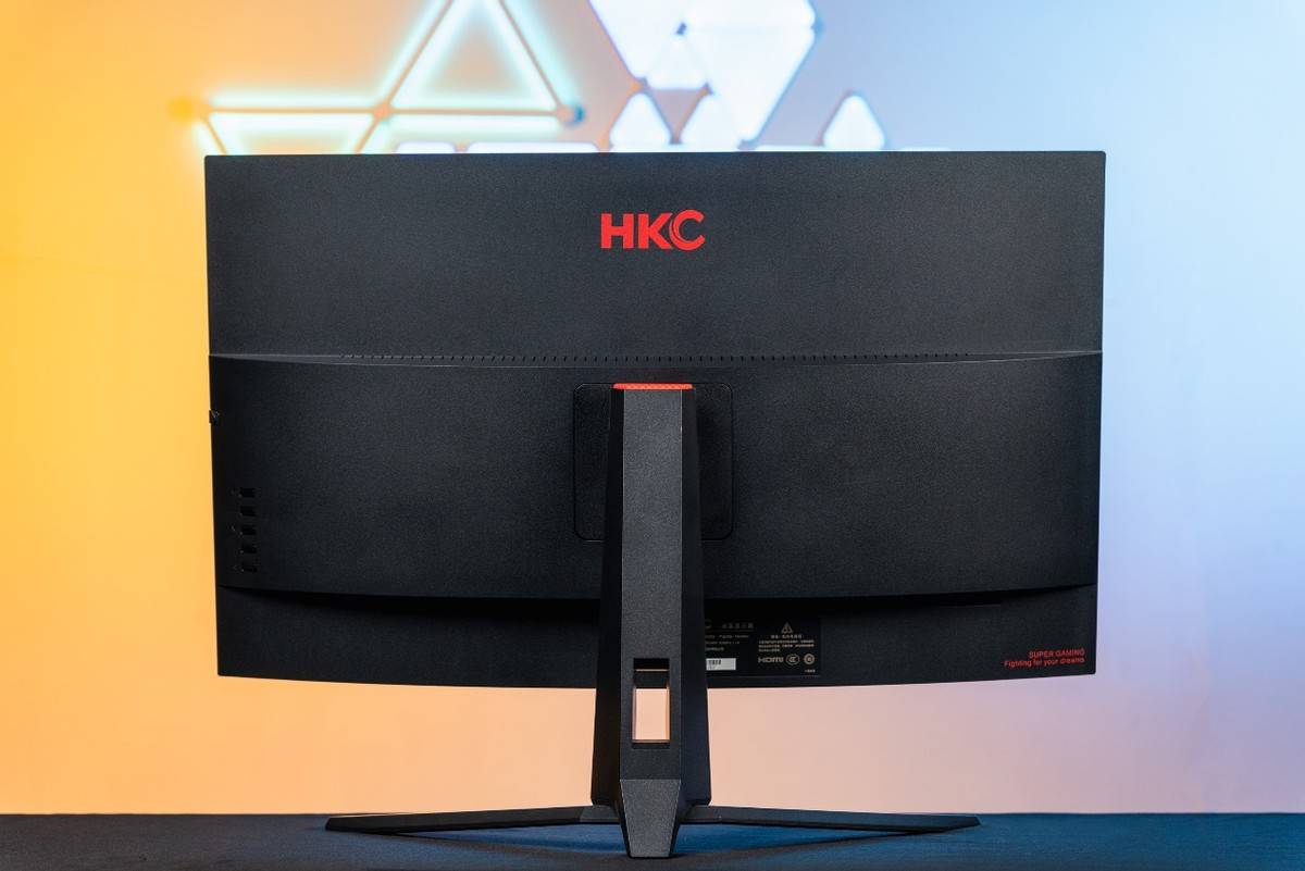 1500R大屏娱乐是什么感受？HKC SG32QC评测_游戏_显示器_电影