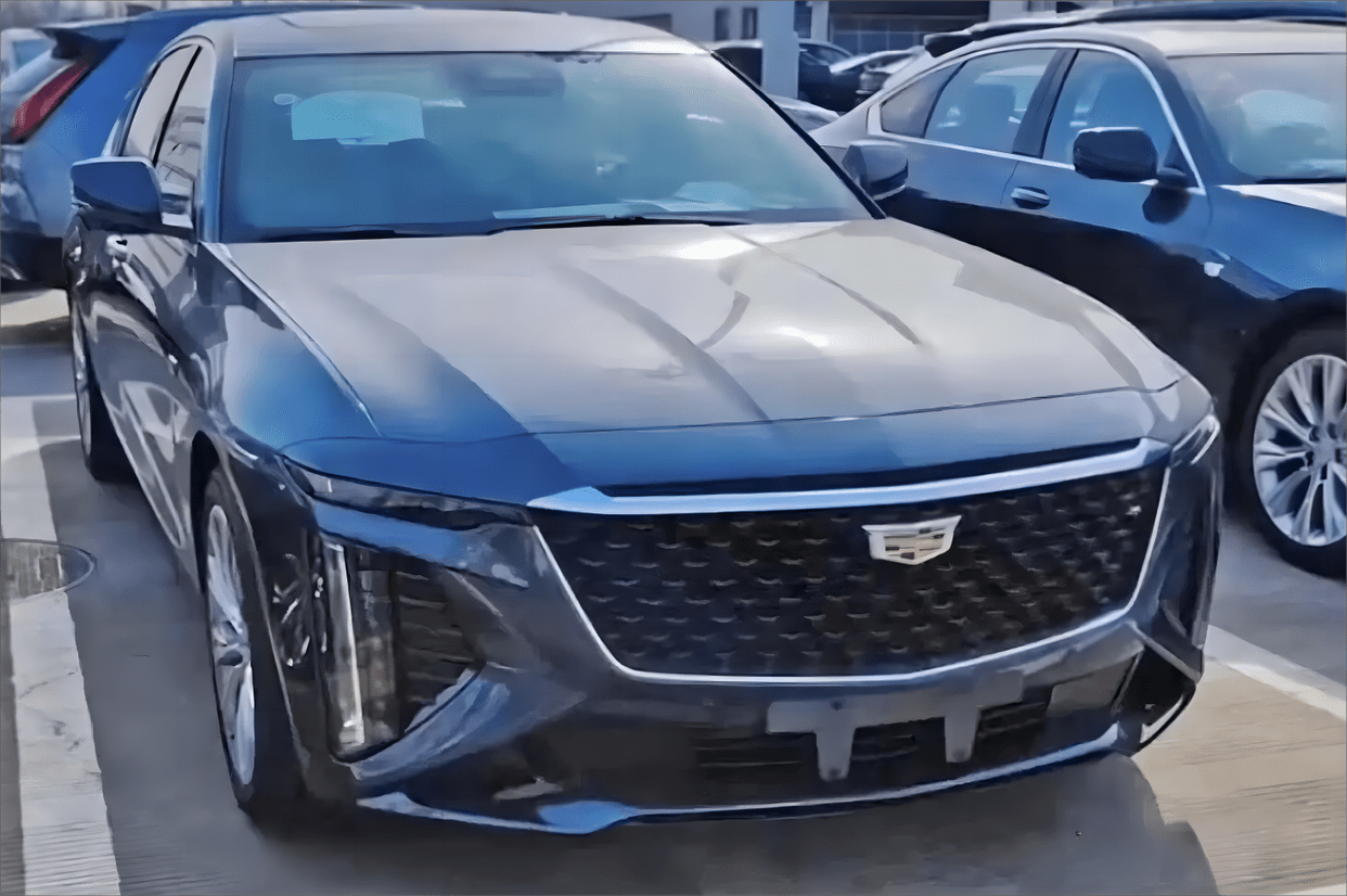 新款凯迪拉克CT6实车曝光！采用分体式大灯，搭载曲面双联屏_搜狐汽车_搜狐网