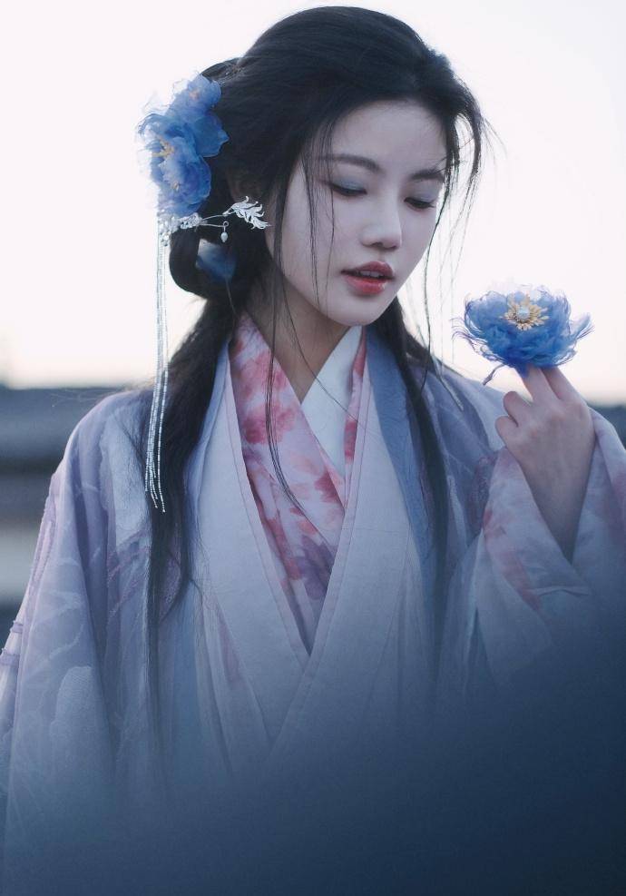 翩然、叶清宇接吻超欲！《长月烬明》孙珍妮，妩媚登封古装新女神_观众_长相_内容