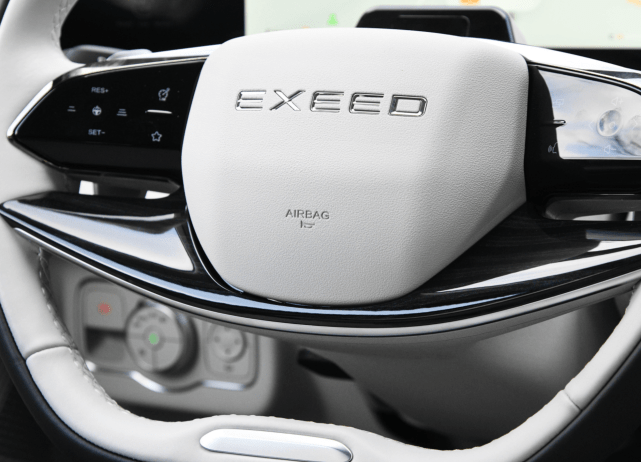 奇瑞的高颜值SUV，车长4781mm，261马力油耗7.6L，预售16.78万起_搜狐汽车_搜狐网