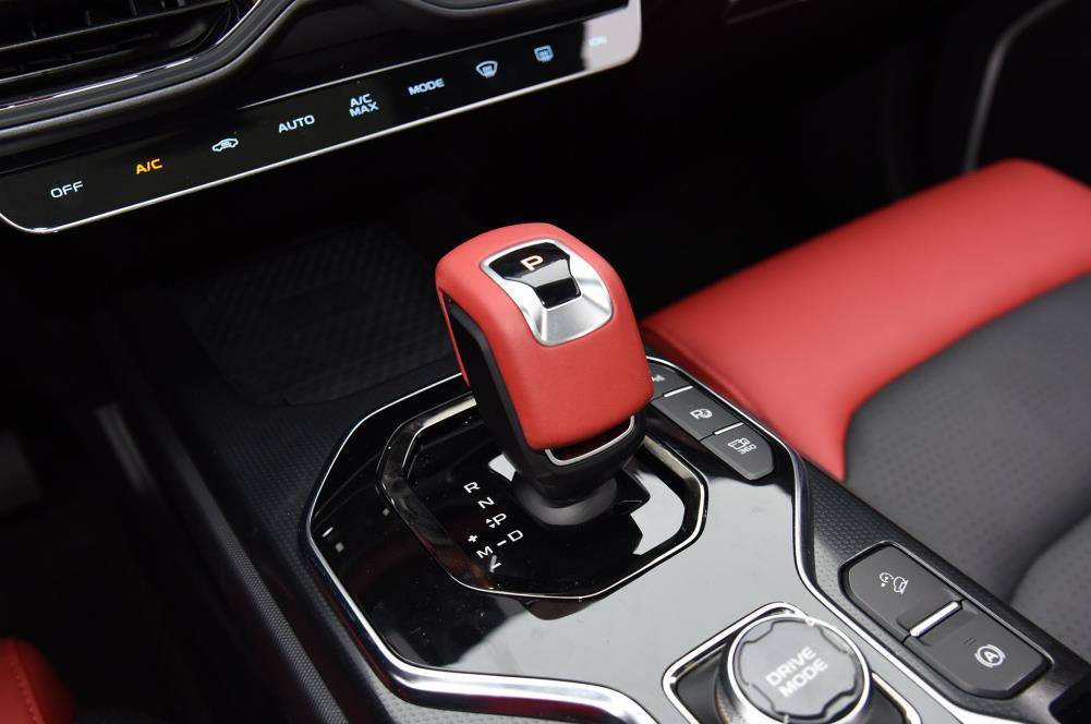 吉利又出爆款！不输路虎极光，192马力＋油耗5.7L，11.58万起_搜狐汽车_搜狐网