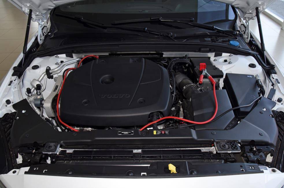 比奥迪A4L上档次，搭载2.0T＋8AT，一脚油250马力，配运动座椅_搜狐汽车_搜狐网