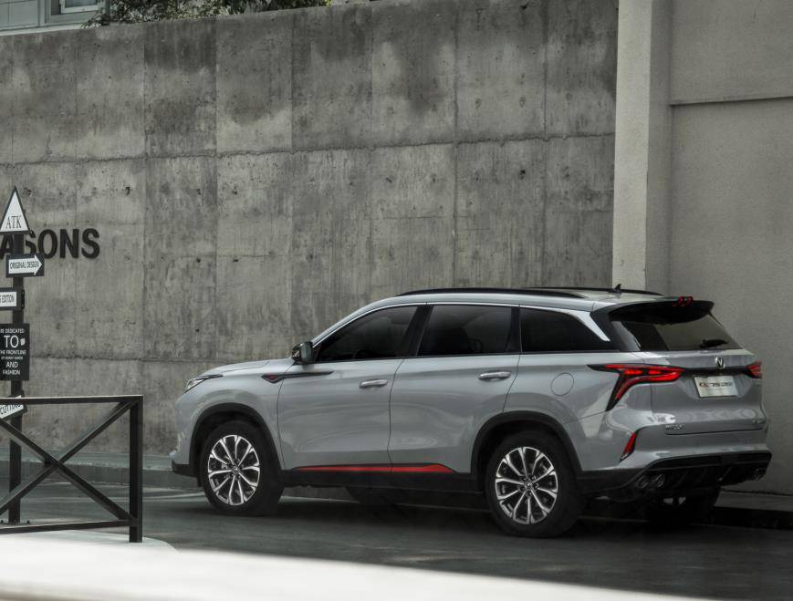 10.69W起的长安新车，爆233马力＋8AT，油耗6.6L，配双独悬_搜狐汽车_搜狐网