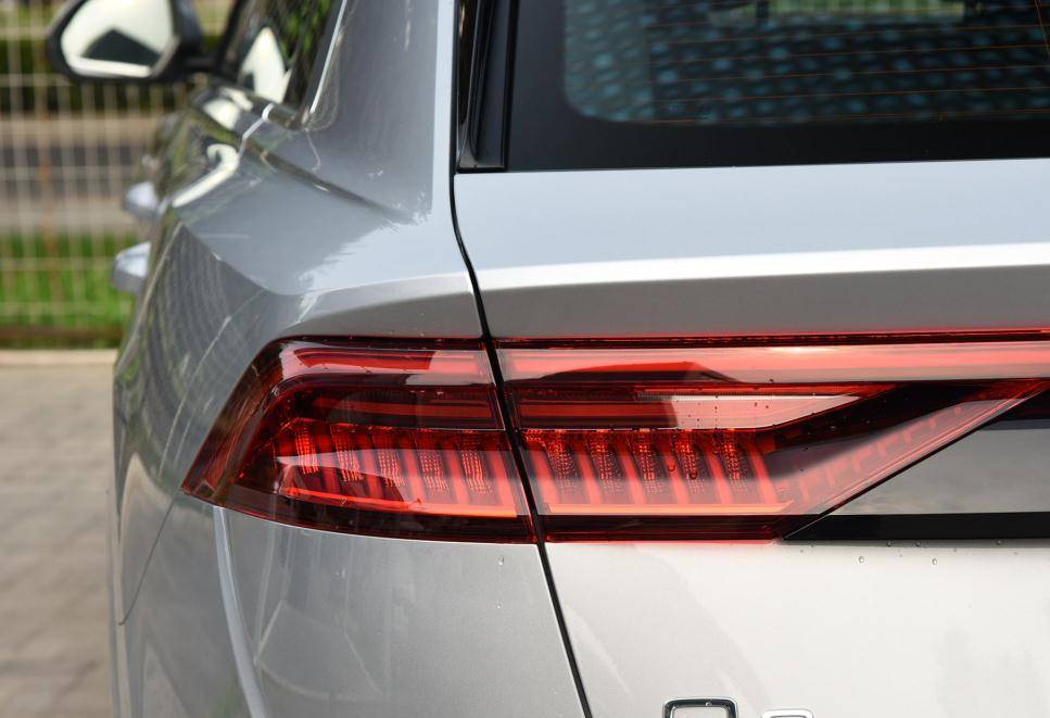 奥迪旗下最帅气的SUV，V6引擎340马力，自带声浪，比途锐漂亮_搜狐汽车_搜狐网