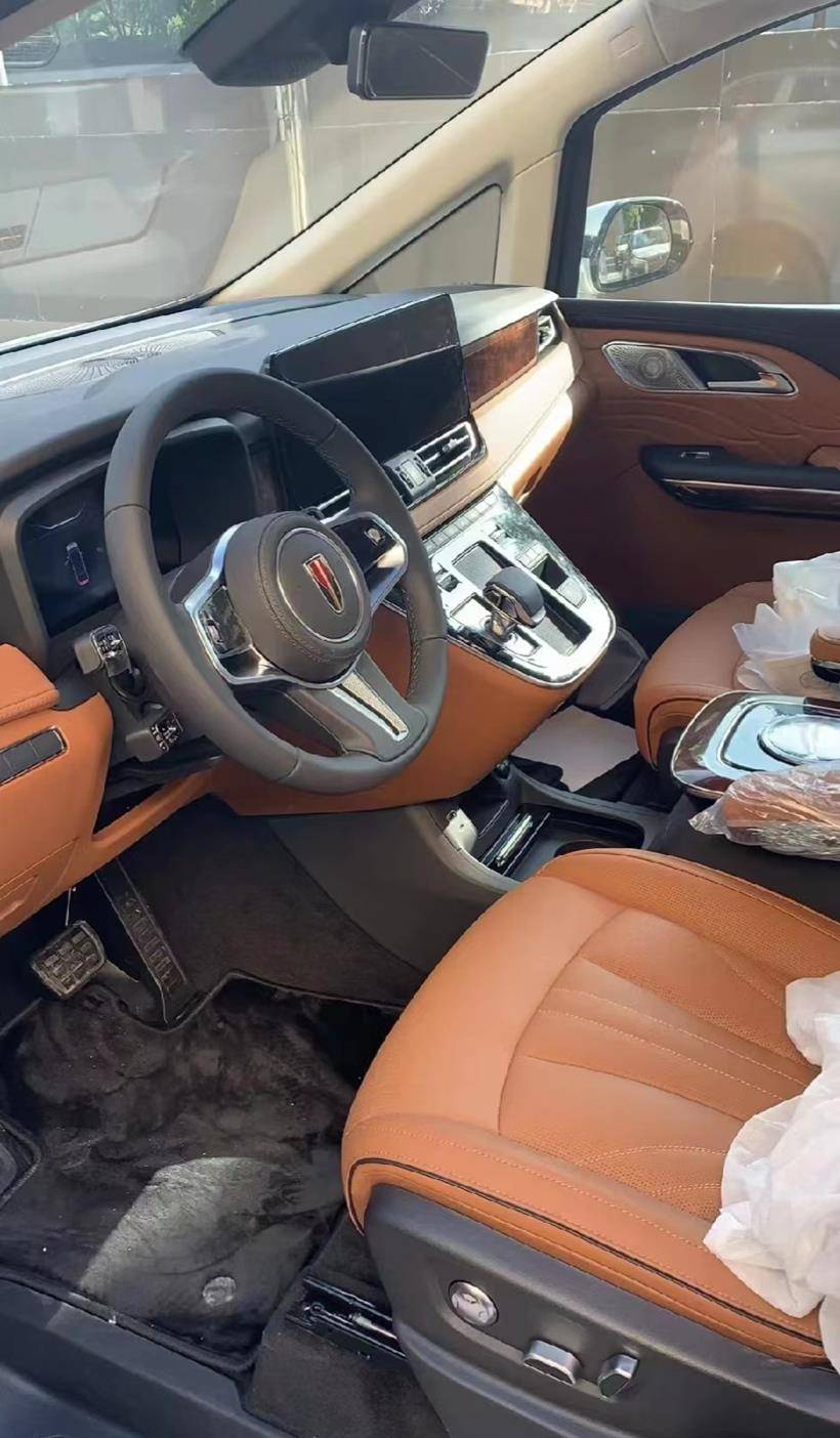 “最有排面的国产MPV”来了，红旗HQ9到店，轴距3米2，35.88万起_搜狐汽车_搜狐网