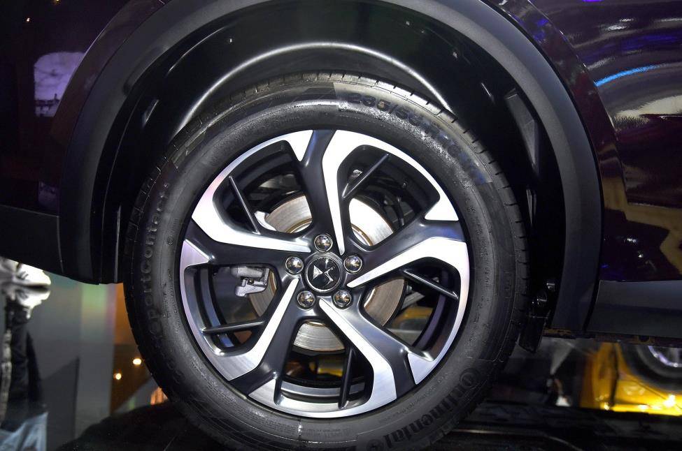 新款“大熊猫”DS7上市！215马力＋8AT，比奥迪Q3优秀，国六标准_搜狐汽车_搜狐网