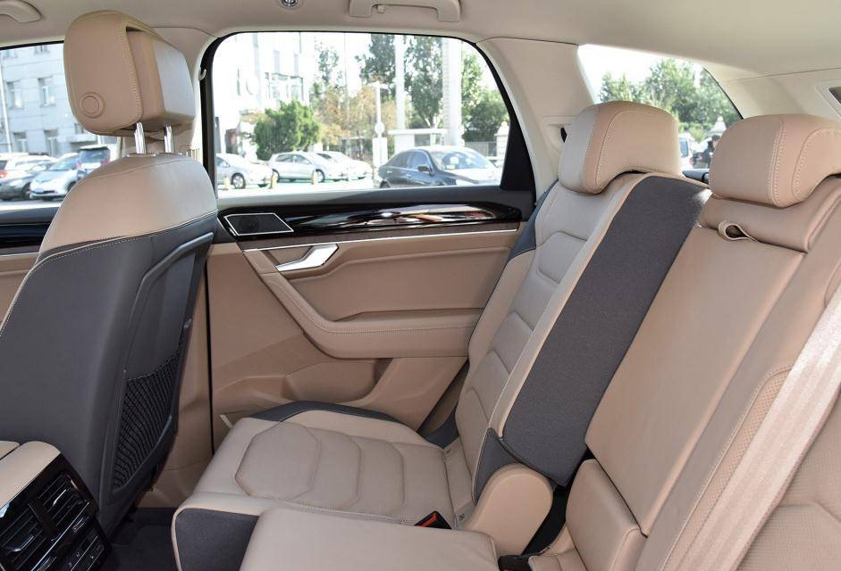 这款大众豪车，与卡宴同平台轴距近2米9，3.0T配8AT，零百5.9秒_搜狐汽车_搜狐网