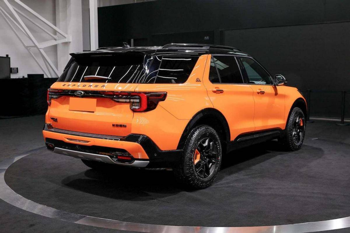 标配276马力+10AT、带27英寸屏，比奥迪Q5L良心，探险者却不火？_搜狐汽车_搜狐网