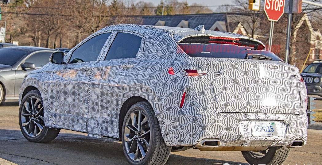 英菲尼迪QX55轿跑SUV路试谍照曝光，搭载2.0T可变压缩比发动机_搜狐汽车_搜狐网