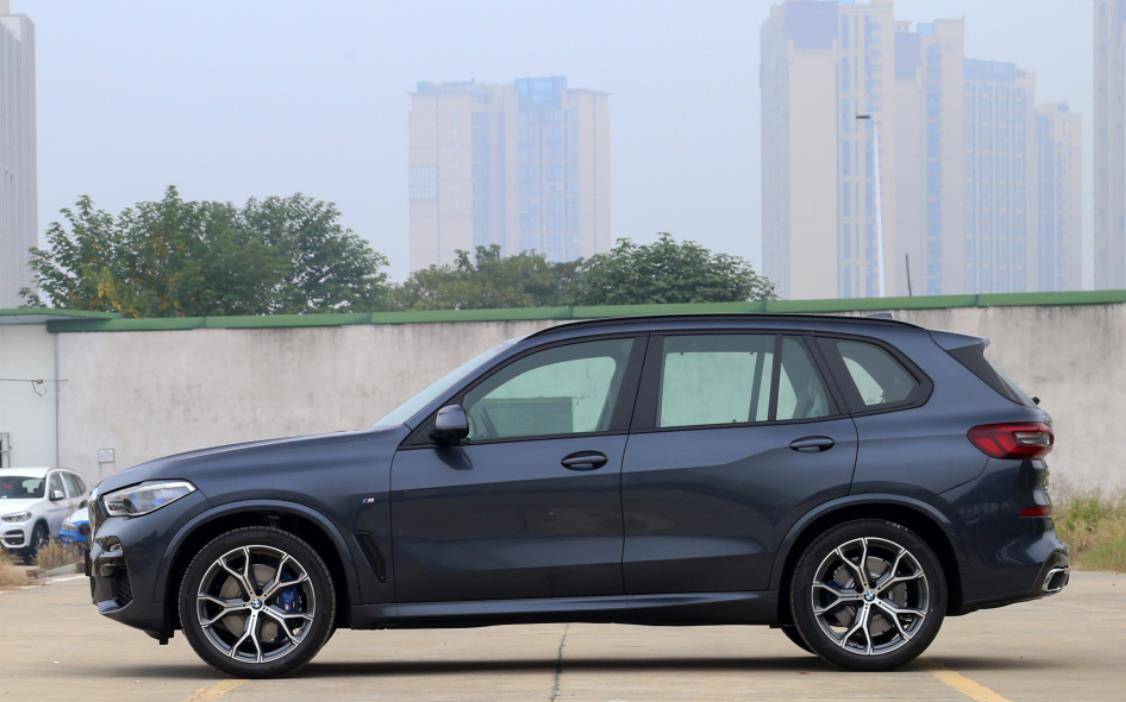 宝马再添实力派车型，轴距将近3米，全系标配8AT＋四驱，搭340马力_搜狐汽车_搜狐网