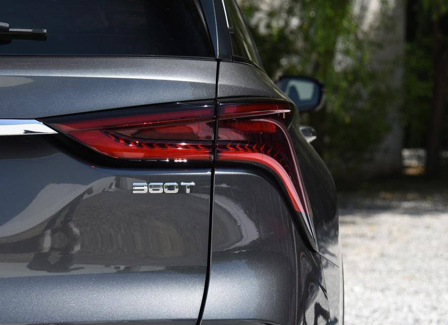 长安“黑马”更新换代，搭蓝鲸2.0T引擎，配爱信8AT，10.69万起_搜狐汽车_搜狐网