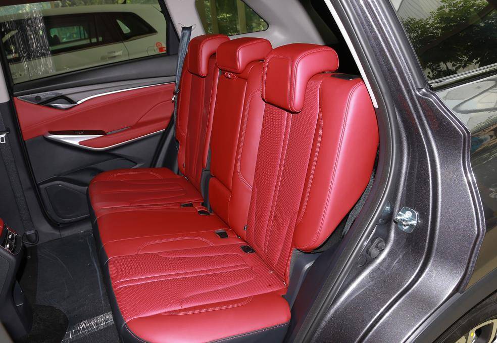 长安“黑马”更新换代，搭蓝鲸2.0T引擎，配爱信8AT，10.69万起_搜狐汽车_搜狐网