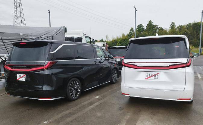 雷克萨斯全新LM实车街拍，网友：不如腾势D9、M8宗师版有气场_搜狐汽车_搜狐网