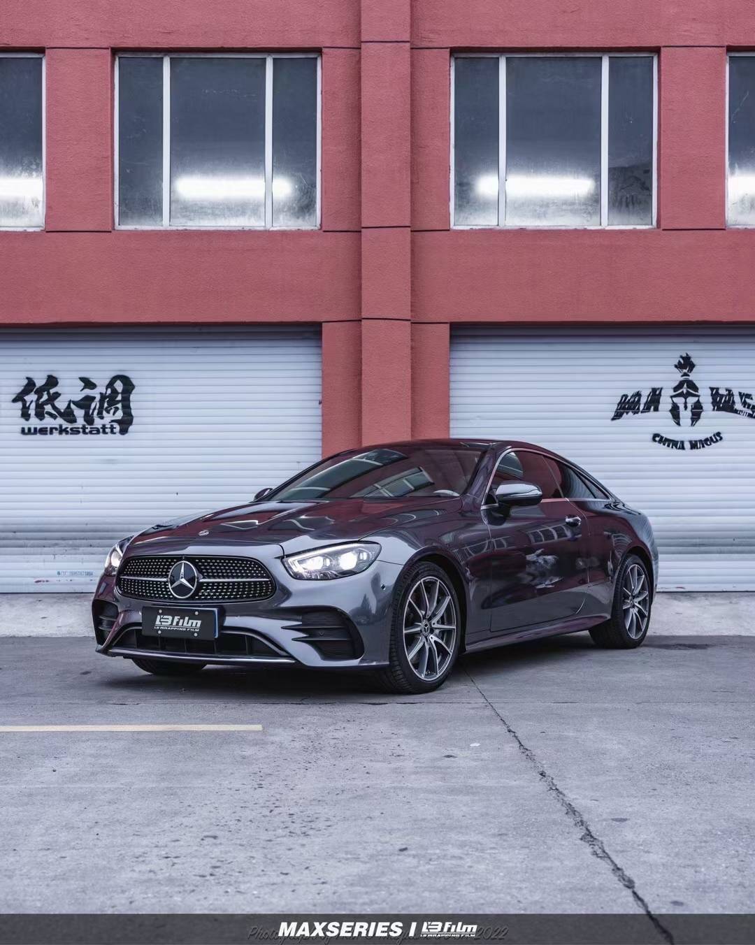 奔驰E300-LB改色膜液态金属乌木兰灰,充满金属感的深灰色_搜狐汽车_搜狐网