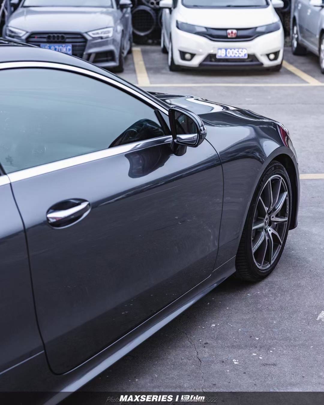 奔驰E300-LB改色膜液态金属乌木兰灰,充满金属感的深灰色_搜狐汽车_搜狐网