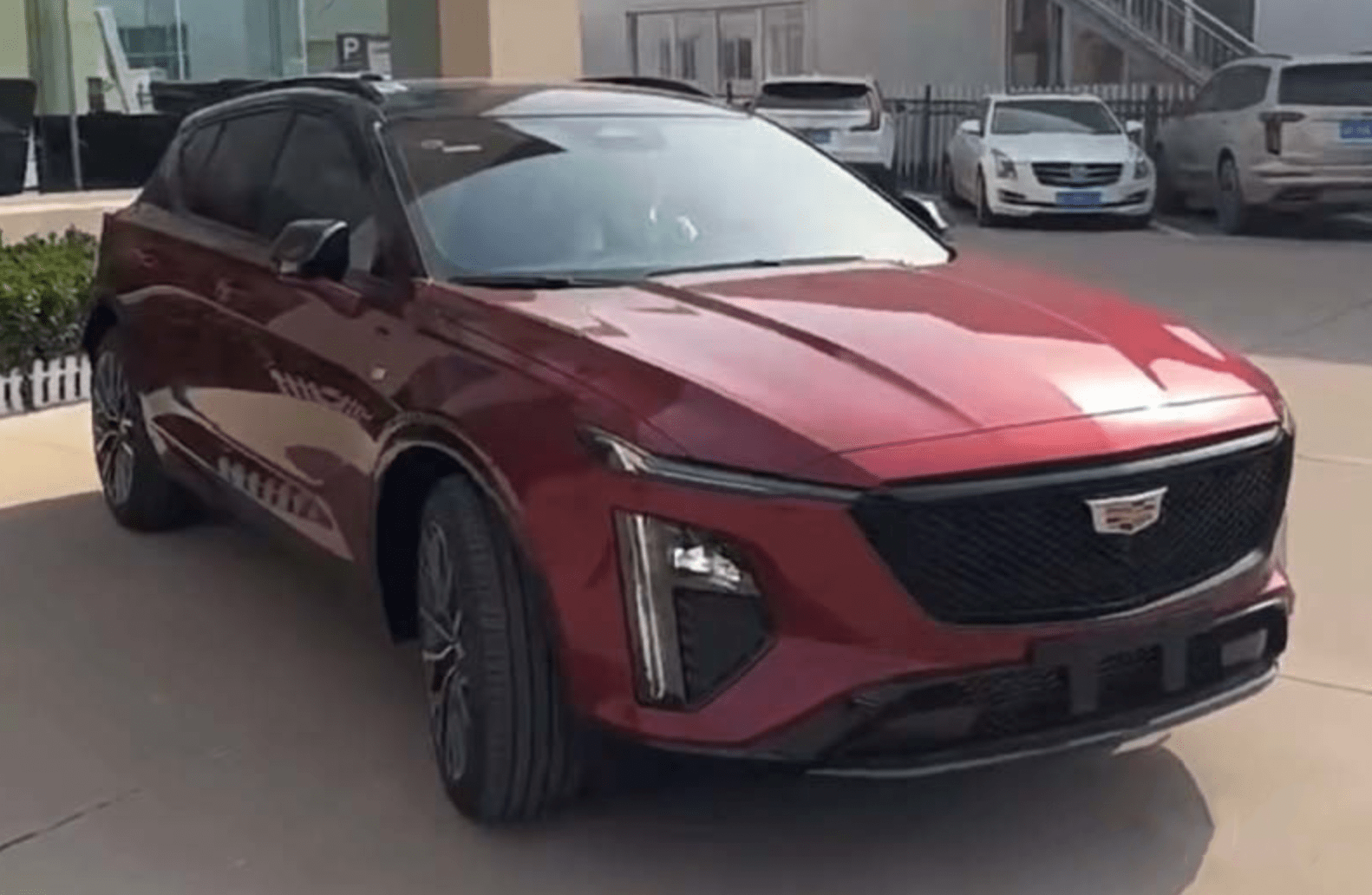 凯迪拉克GT4实车曝光 采用轿跑SUV设计，配一体式曲面屏！_搜狐汽车_搜狐网