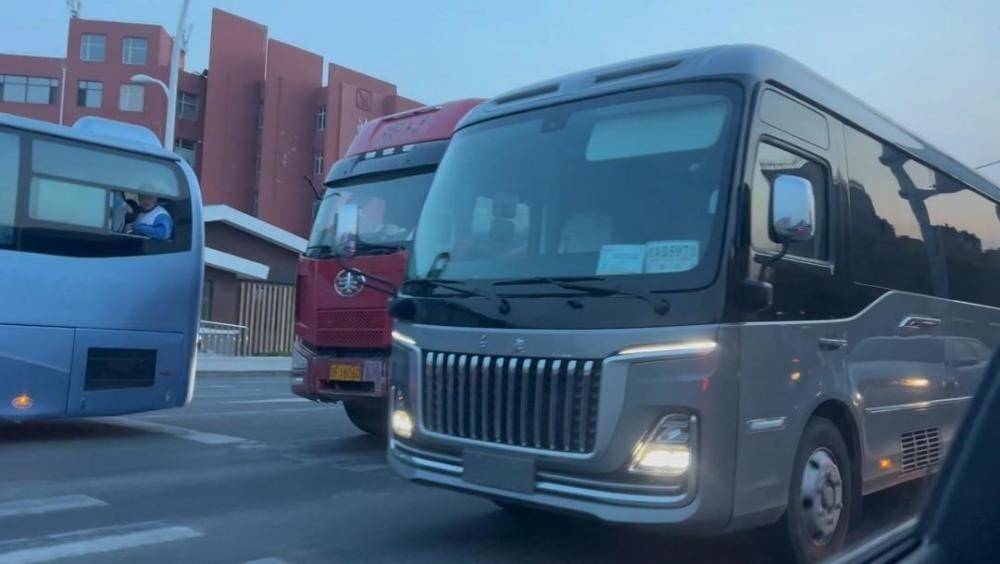 红旗QM7曝光，搭载3.0T V6发动机，丰田考斯特地位不保？_搜狐汽车_搜狐网