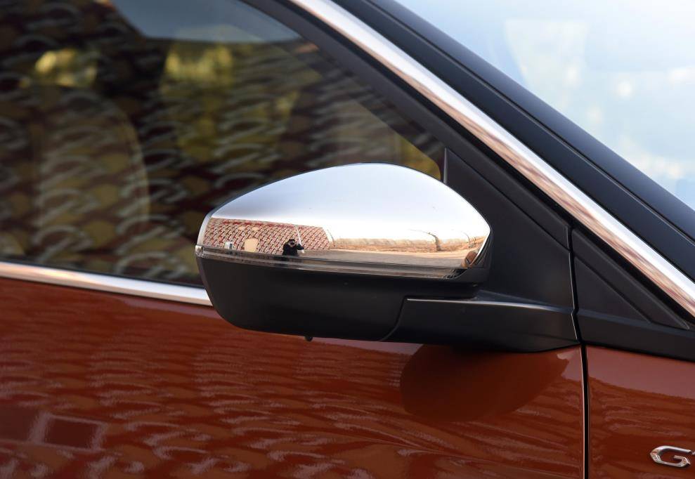 法系车终于开窍了，新车内饰再升级，爆211马力＋8AT，油耗6.3L_搜狐汽车_搜狐网