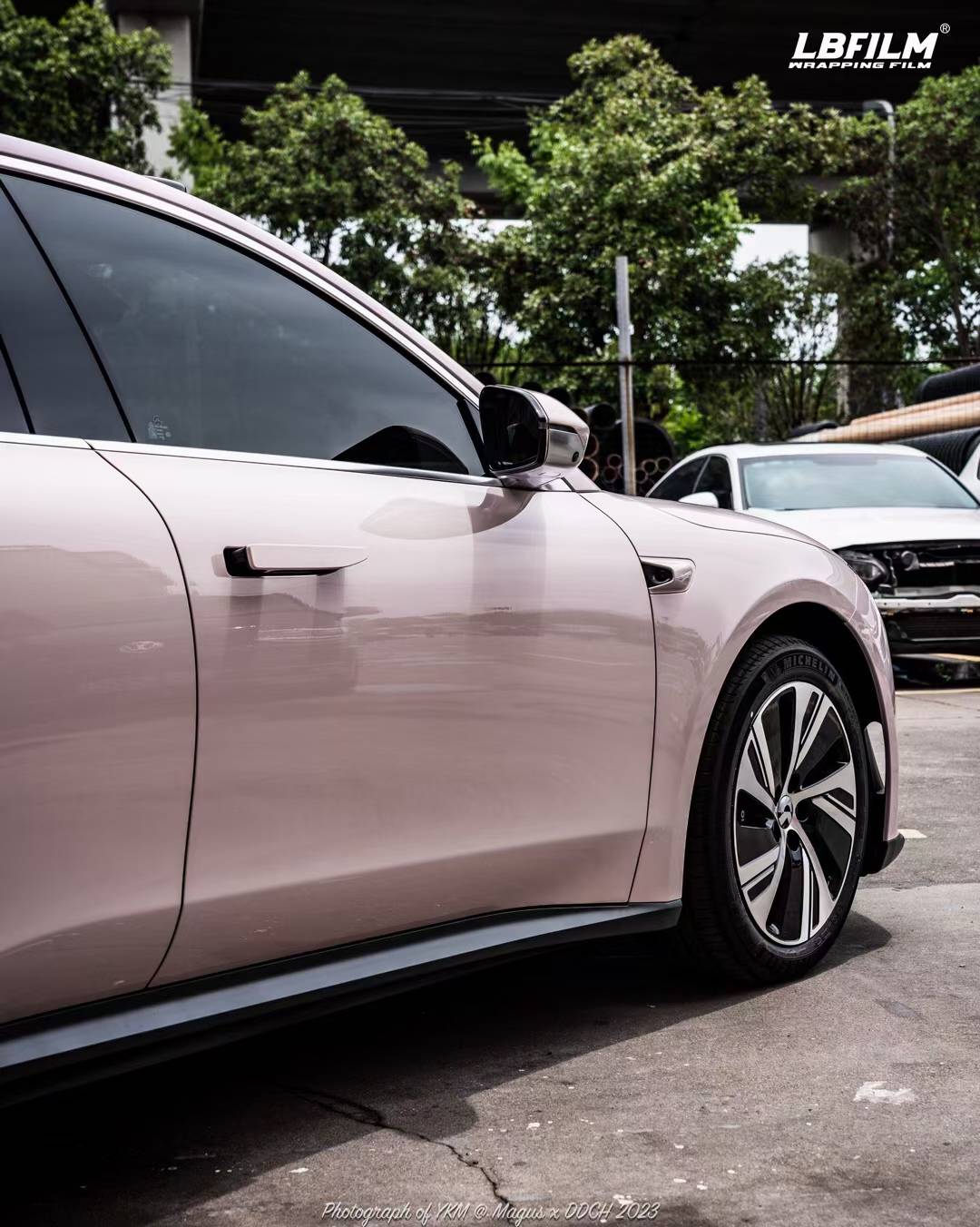 蔚来ET5-LBFILM改色膜镜空粉,猛男看了娇羞的的颜色_搜狐汽车_搜狐网