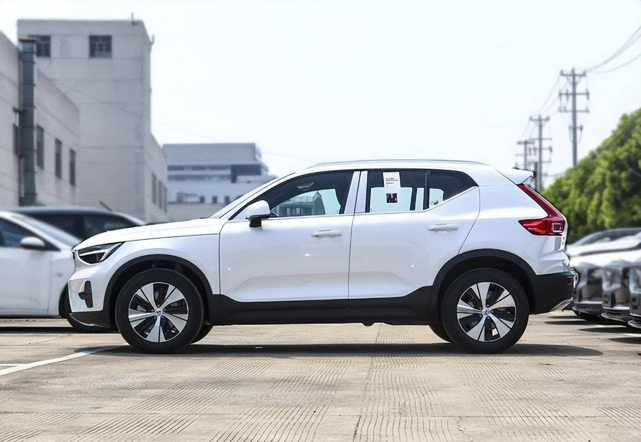 标配2.0T+48V轻混系统，26.98万起，试驾全新沃尔沃XC40_搜狐汽车_搜狐网