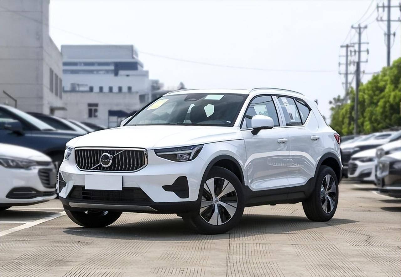 标配2.0T+48V轻混系统，26.98万起，试驾全新沃尔沃XC40_搜狐汽车_搜狐网