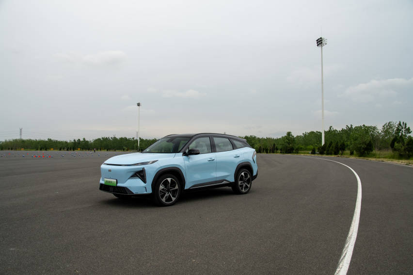 汽车界的“8848” 场地试驾吉利银河L7_搜狐汽车_搜狐网