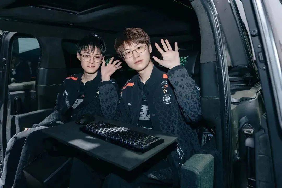 EDG战队疯狂打Call 合创V09雷蛇版泰裤辣_搜狐汽车_搜狐网