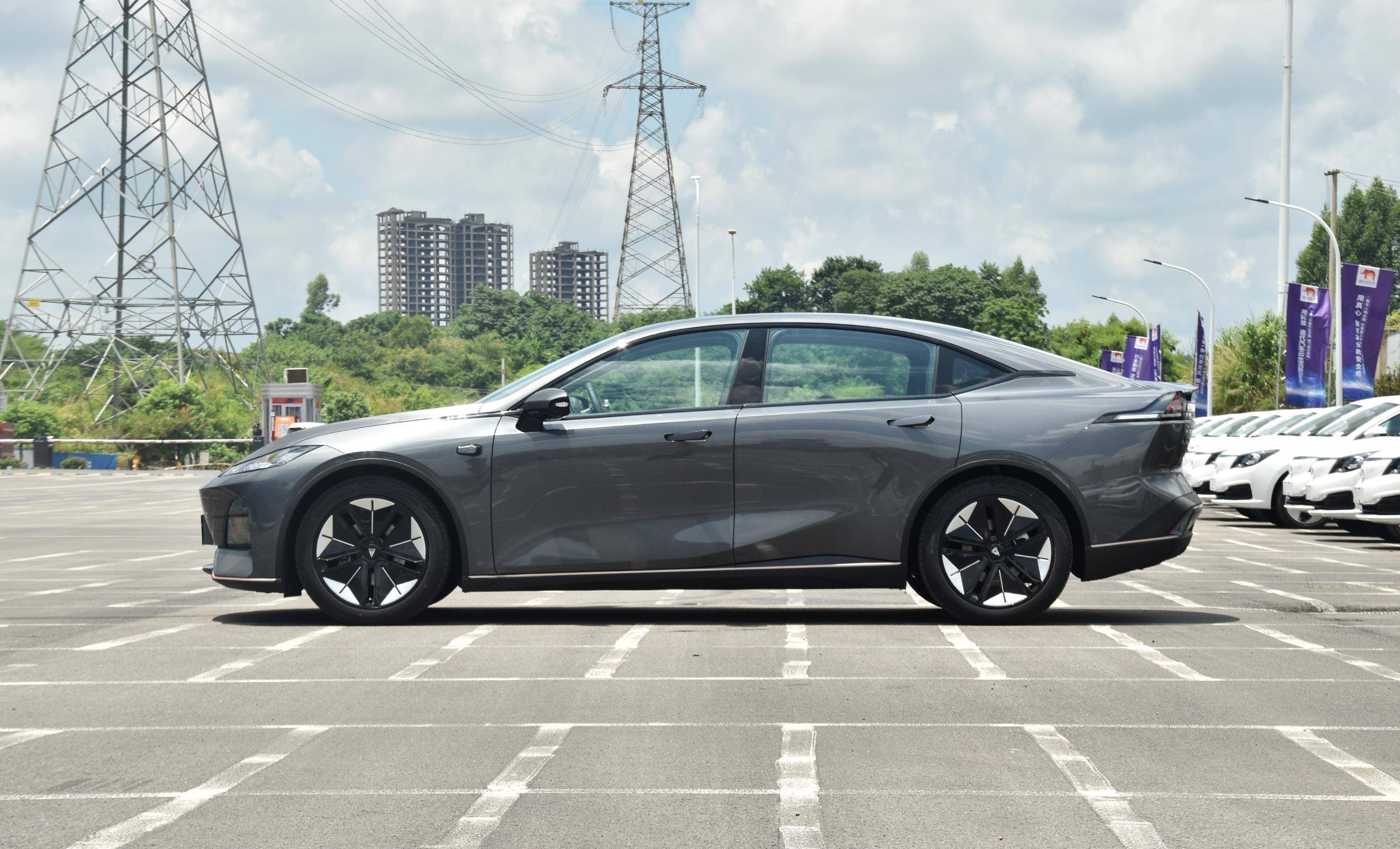 国产新能源汽车的高光时刻！深蓝SL03斩获国际“红点奖”_搜狐汽车_搜狐网