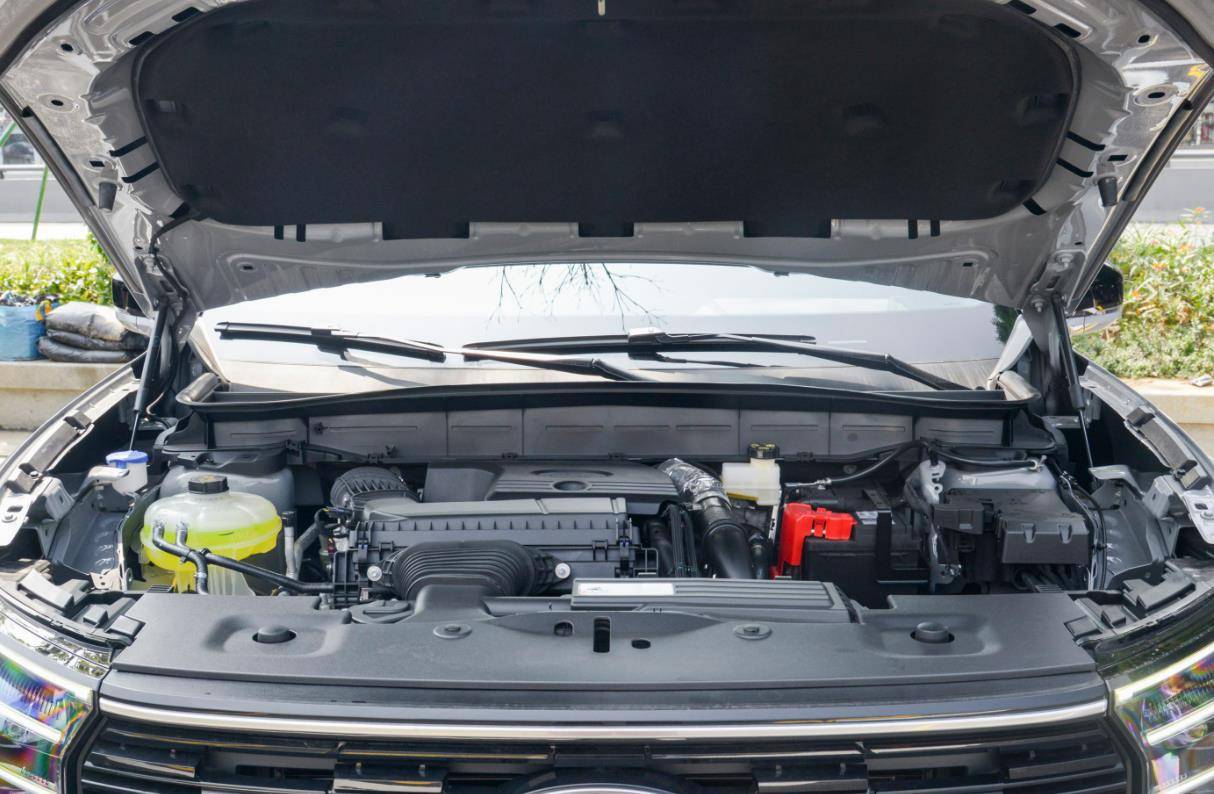 表面功夫做足，轴距2.95米，锐界L虽然底盘铝变铁，比汉兰达厚道_搜狐汽车_搜狐网