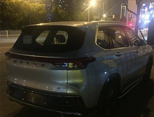 路遇上汽大通D60，外观大气2760mm轴距，实力比肩瑞虎8_搜狐汽车_搜狐网