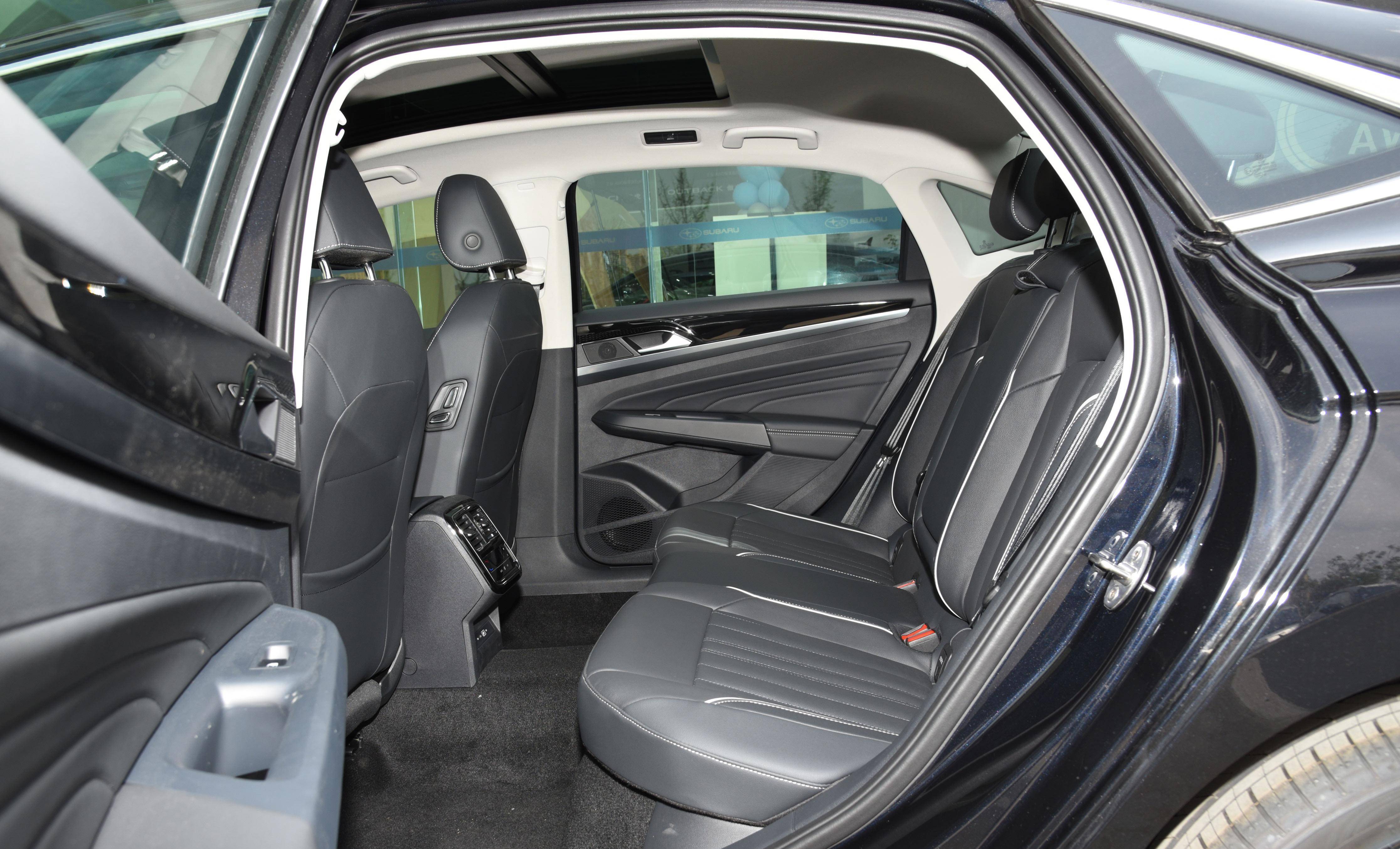 大众下血本了！降价换量！油耗6.3L，轴距2871mm，带你见帕萨特_搜狐汽车_搜狐网