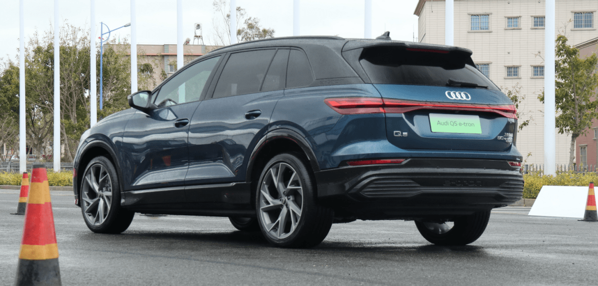 续航560公里，豪华纯电中大型SUV，奥迪Q5etron产品力十足_搜狐汽车_搜狐网