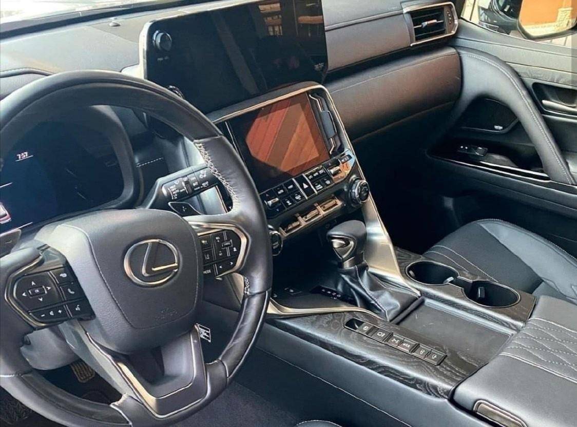 首批“雷克萨斯LX600”到港，配3.3T柴油＋10AT，气场远超X7！_搜狐汽车_搜狐网