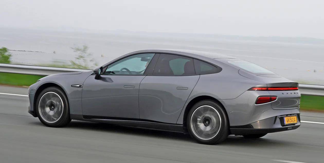 与Model 3展开正面对抗，2023款欧版小鹏P7i实拍图发布_搜狐汽车_搜狐网