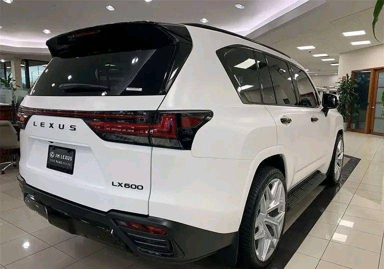 国内首批“雷克萨斯LX600”进港！落地或超200万，气场媲美奔驰G_搜狐汽车_搜狐网