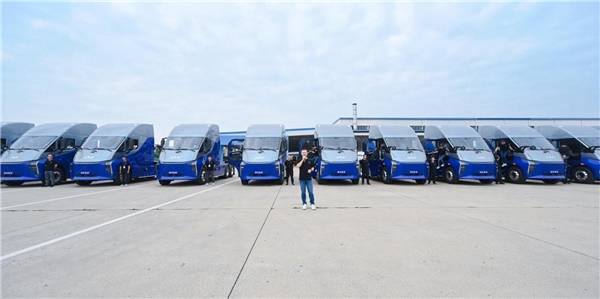 全球首批批量交付 看DeepWay首款产品“深向星辰”利剑出鞘_搜狐汽车_搜狐网