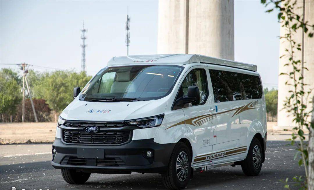 福特新款6座房车，2.0T+9AT省油好开，还能进2米2地库买菜也能开_搜狐汽车_搜狐网