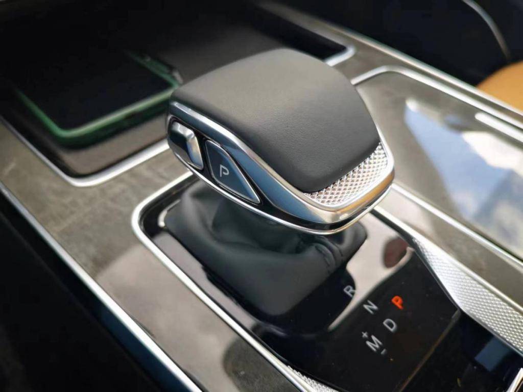 新红旗HS5用实力告诉BBA：什么叫中式豪华_搜狐汽车_搜狐网