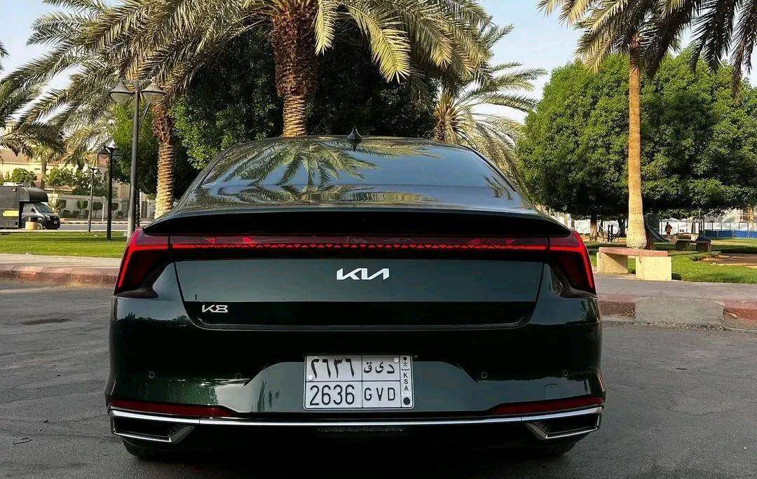 起亚终于亮王牌！全新旗舰K8首曝光，比5系还帅气，或年底量产_搜狐汽车_搜狐网