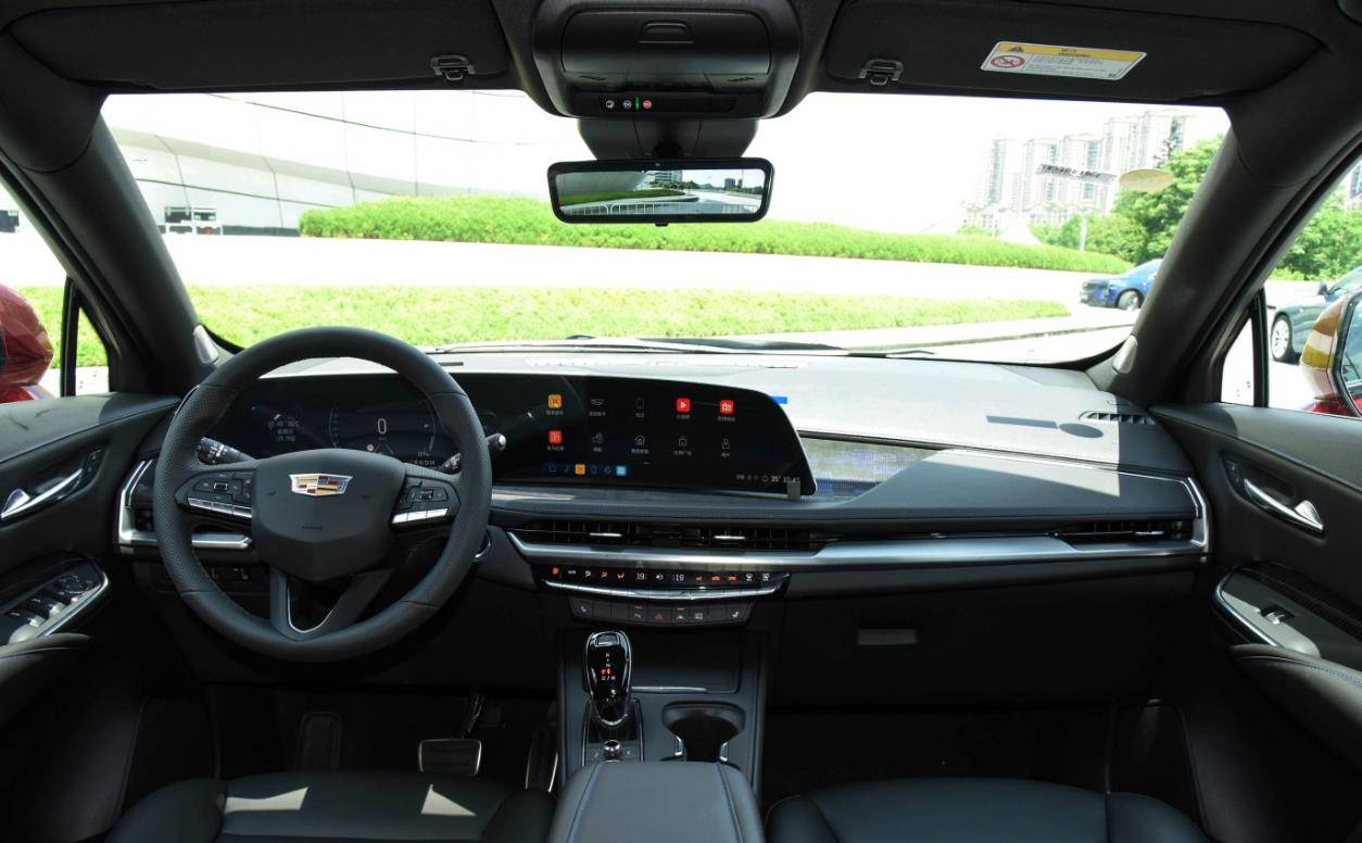 门槛下探到22.97万，凯迪拉克XT4大改动，前驱1.5T并不弱_搜狐汽车_搜狐网