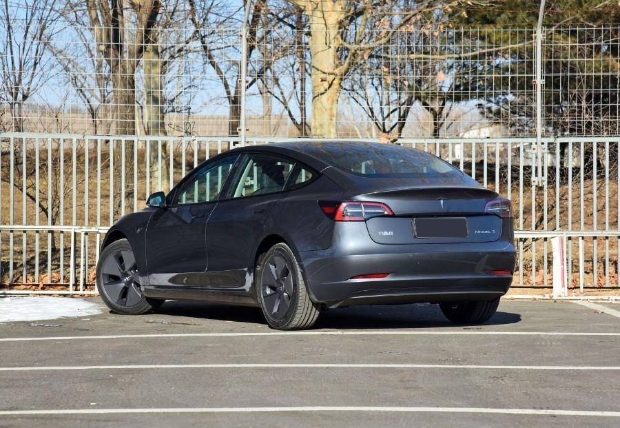 老牌豪华还是纯电新星？奥迪A4L对比特斯拉Model 3_搜狐汽车_搜狐网