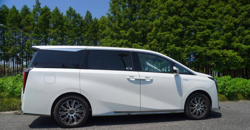 传祺首款插混MPV传祺E9，很省油还更豪华_搜狐汽车_搜狐网