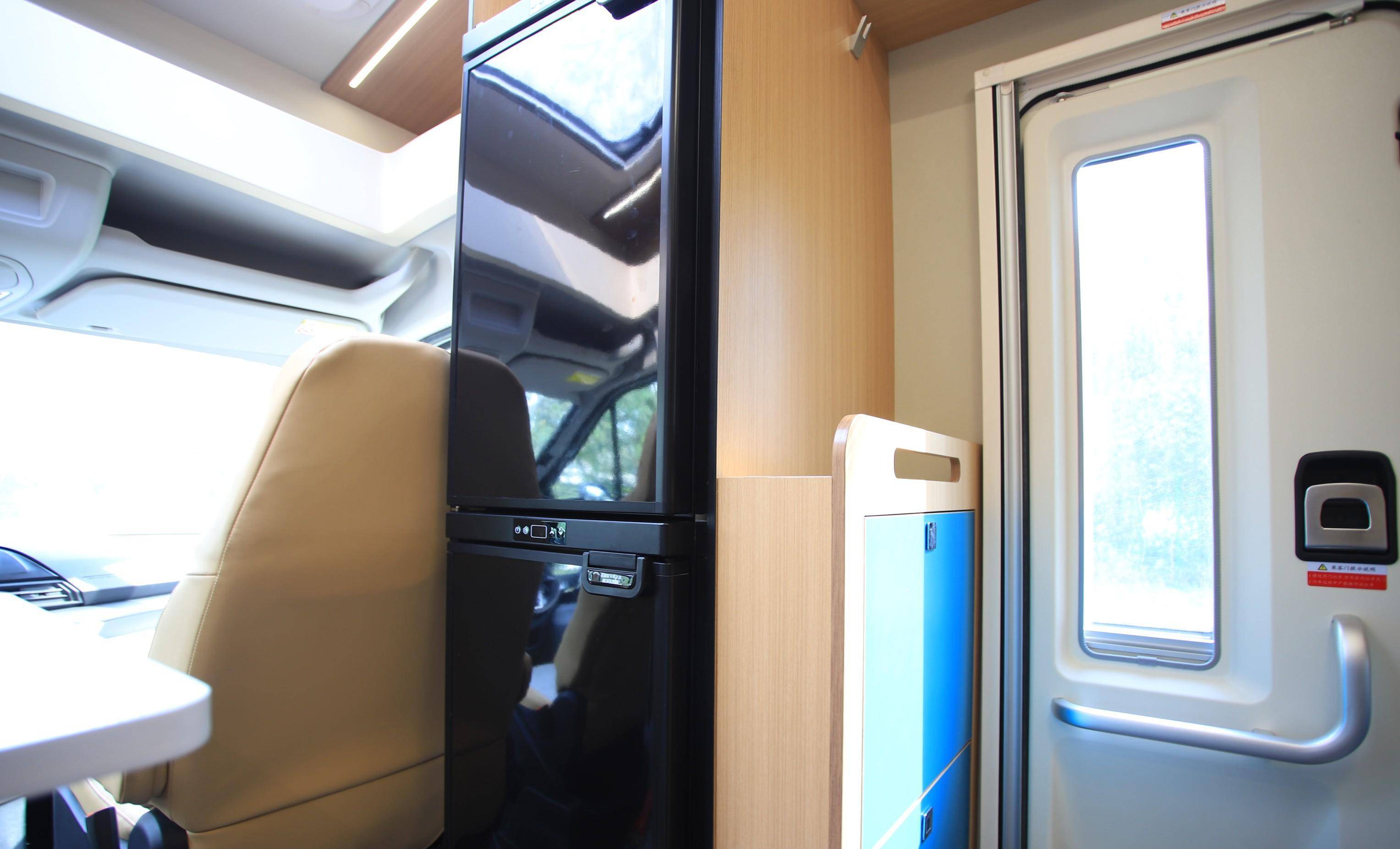 打工者和小2口用的国产入门级C311房车！大空间，生活旅行两不误_搜狐汽车_搜狐网