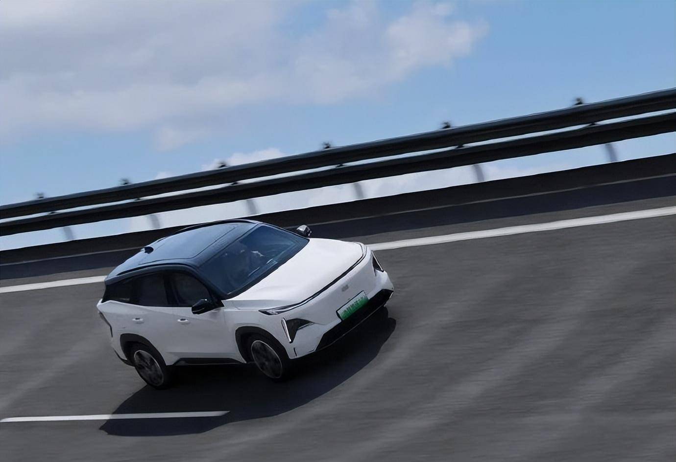 搭雷神电混8848动力系统，13.87万起售，吉利银河L7正式上市_搜狐汽车_搜狐网