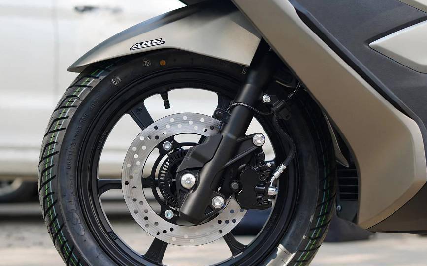 QJ鸿150全面对比豪爵UHR，150踏板之争剩者为王！_搜狐汽车_搜狐网