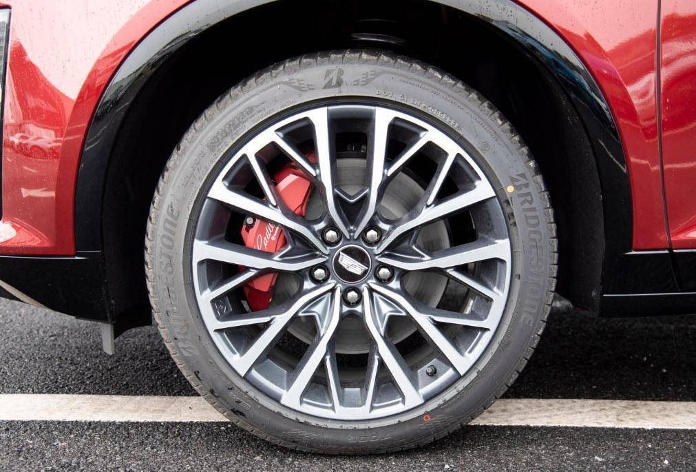 凯迪拉克“放大招”了，新车20万出头配9K曲面屏，带你看GT4_搜狐汽车_搜狐网