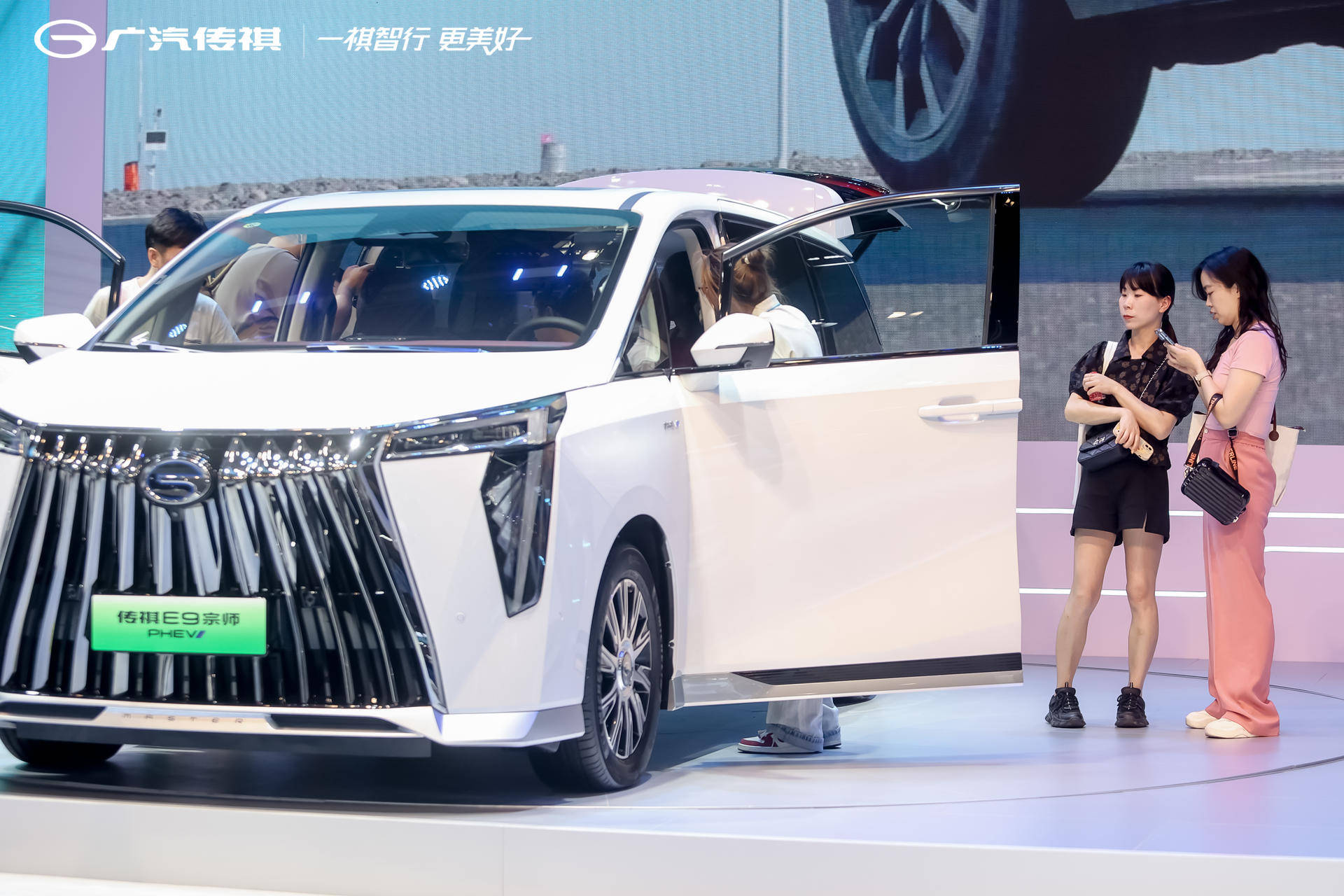 高端MPV市场又一实力选手 插混MPV传祺E9上市售32.98万起_搜狐汽车_搜狐网