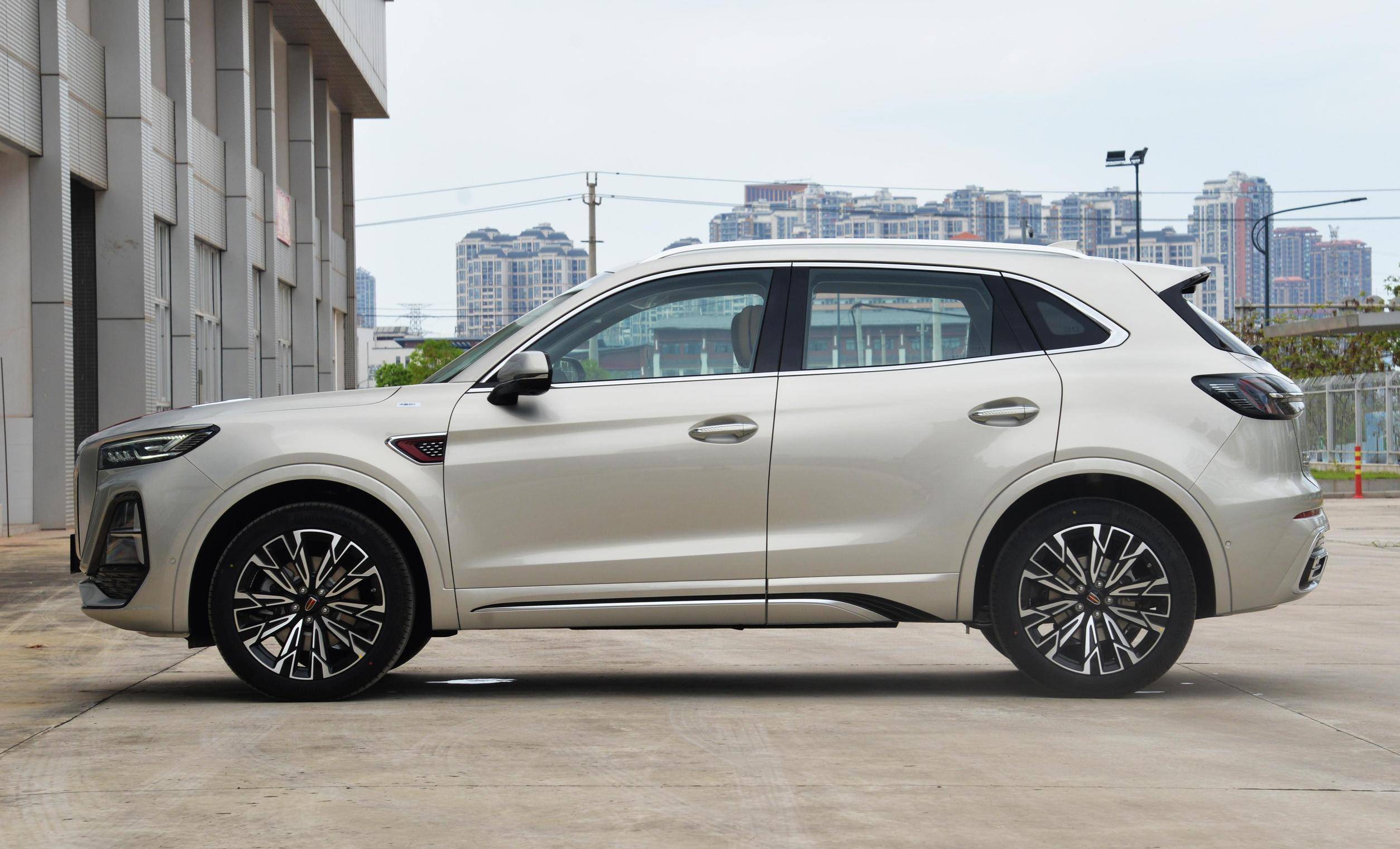 抛开自主情怀不谈，这车252马力+爱信8AT，18.38万，不够性价比？_搜狐汽车_搜狐网